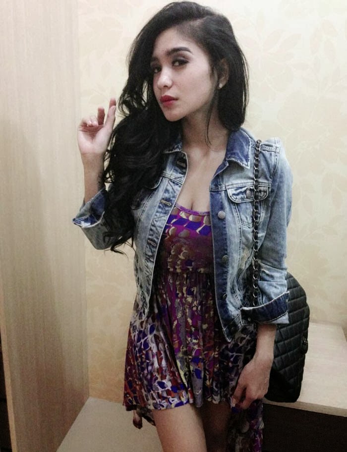 BIBIE JULIUS NARSIS SELFIE FOTO HOT - FOTO HOT SELEBRITIS