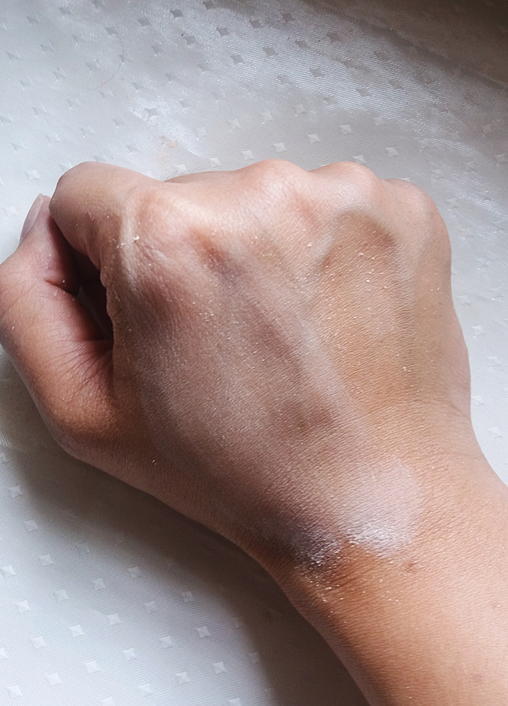 The Crimson Palette: Nichido loose final powder in Creamy Glow review