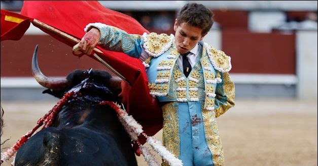 Lascosasdeltoro: David Mora y Ginés Marín oreja por coleta en Nimes.
