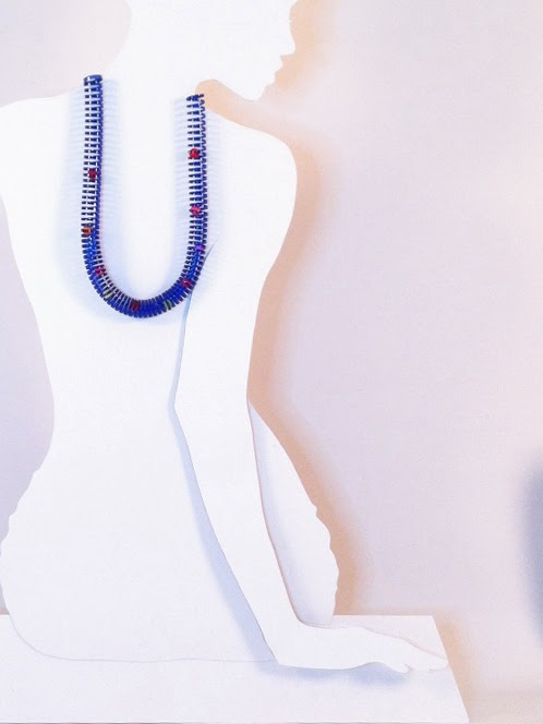 fydel: Bisutería.Botellas PET y cuentas de colores