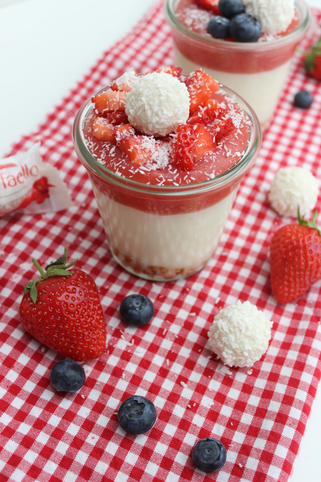 Raffaello Pudding mit Erdbeeren