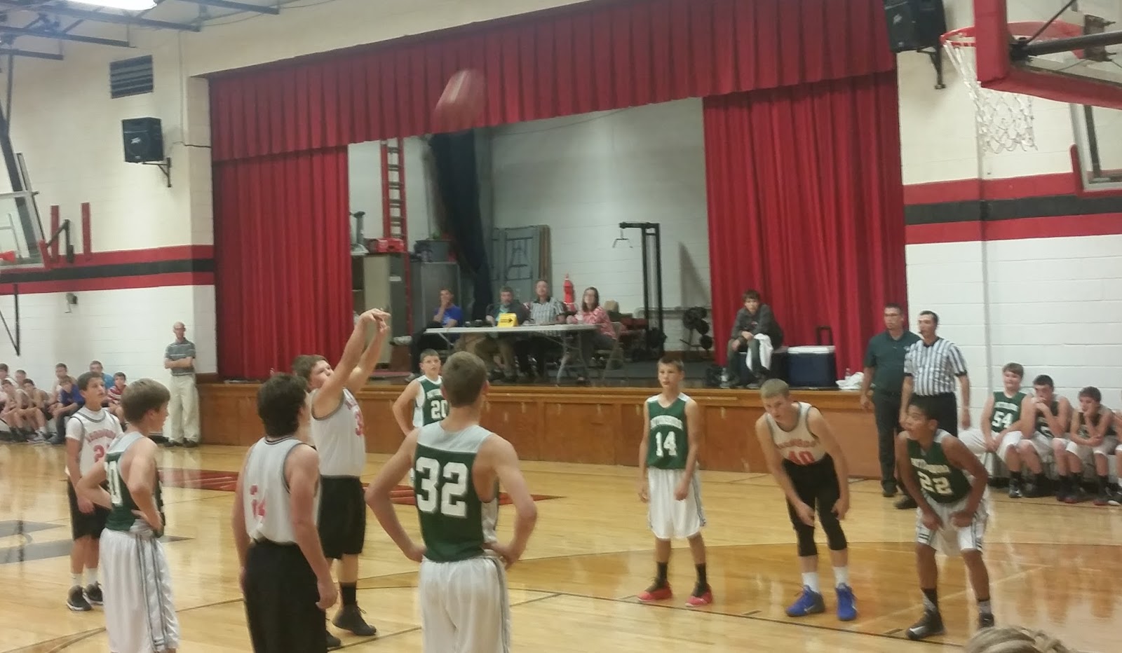 Winston High School News: JUNIOR HIGH TEAMS EARN SPLITS IN GAMES