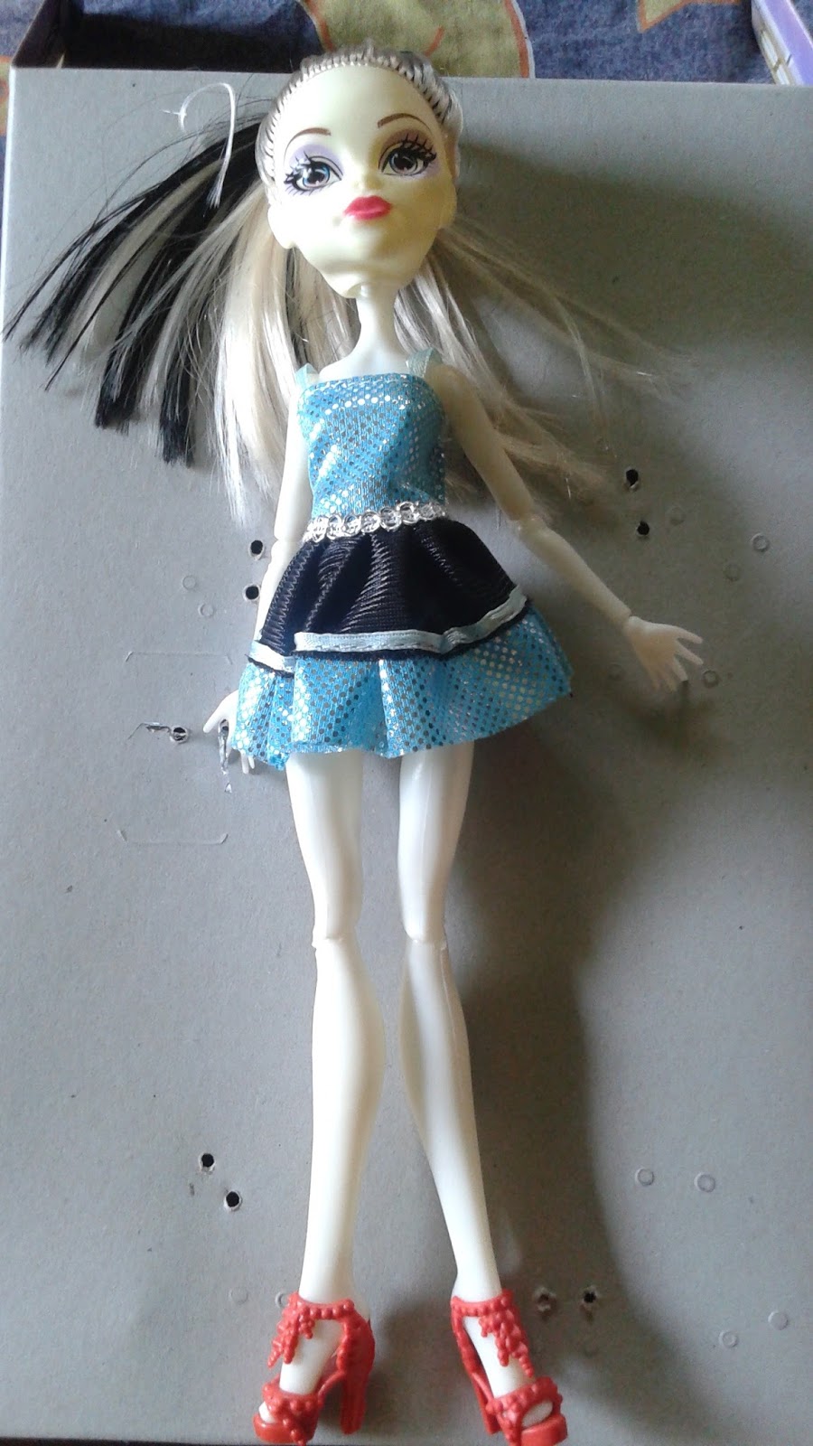Jamie's Toy Blog: Bootleg Monster High doll - Fashion Girl