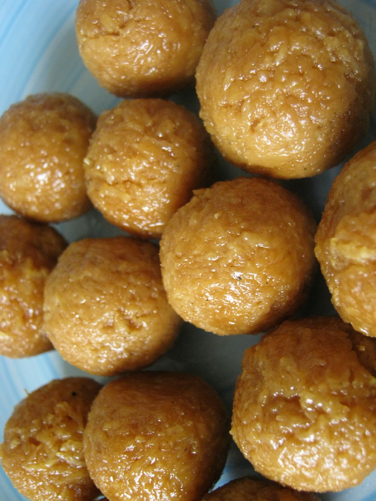 Sri's kitchen: Coconut jaggery laddu
