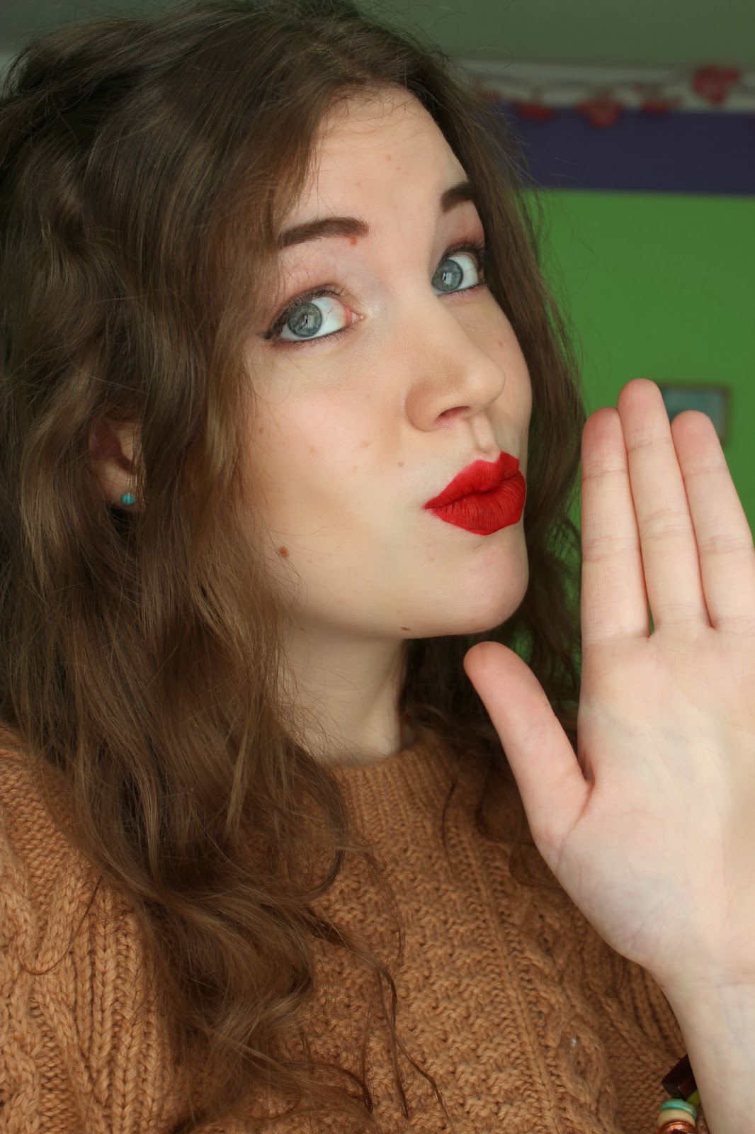 alice loves: velvet lips