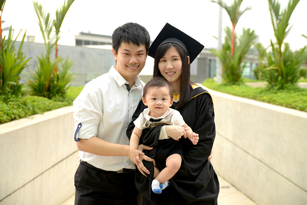 Flame Graduation Photography Studio: Graduation Convocation Family ...