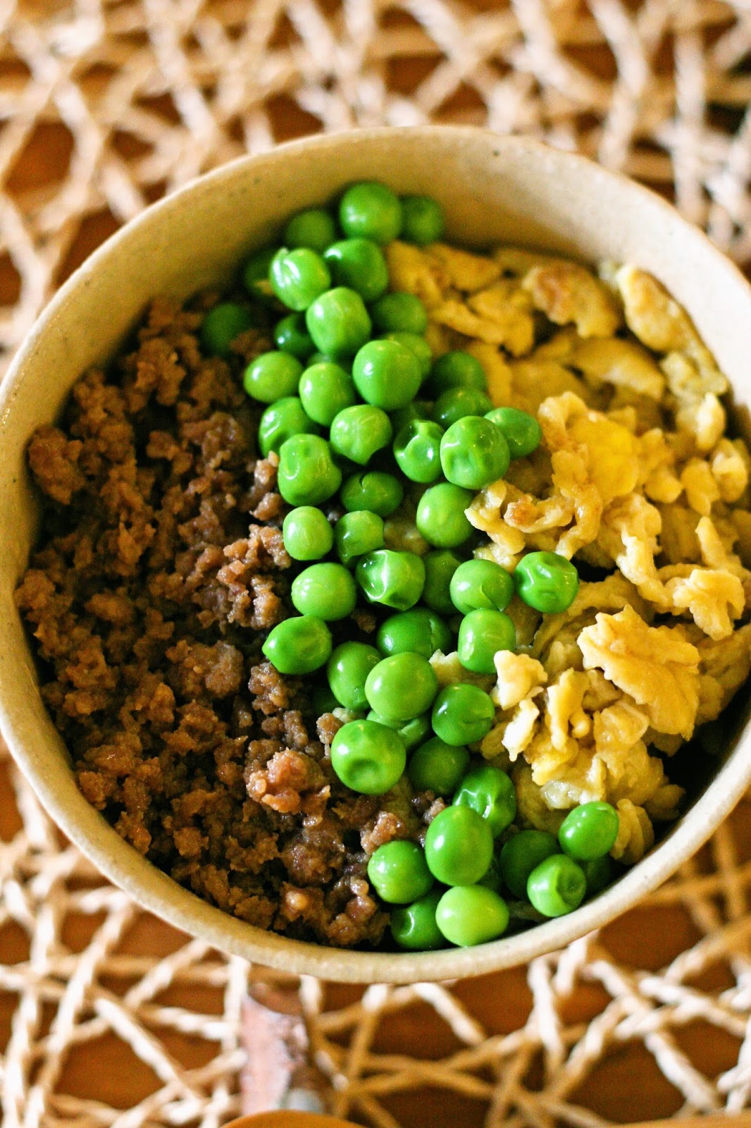 Perfectly imperfect : Three Color Soboro Don