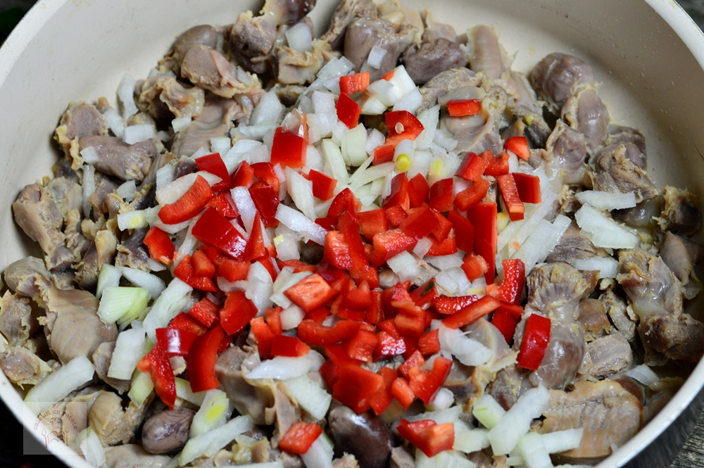 Tocanita de pipote si inimi de pui - CAIETUL CU RETETE