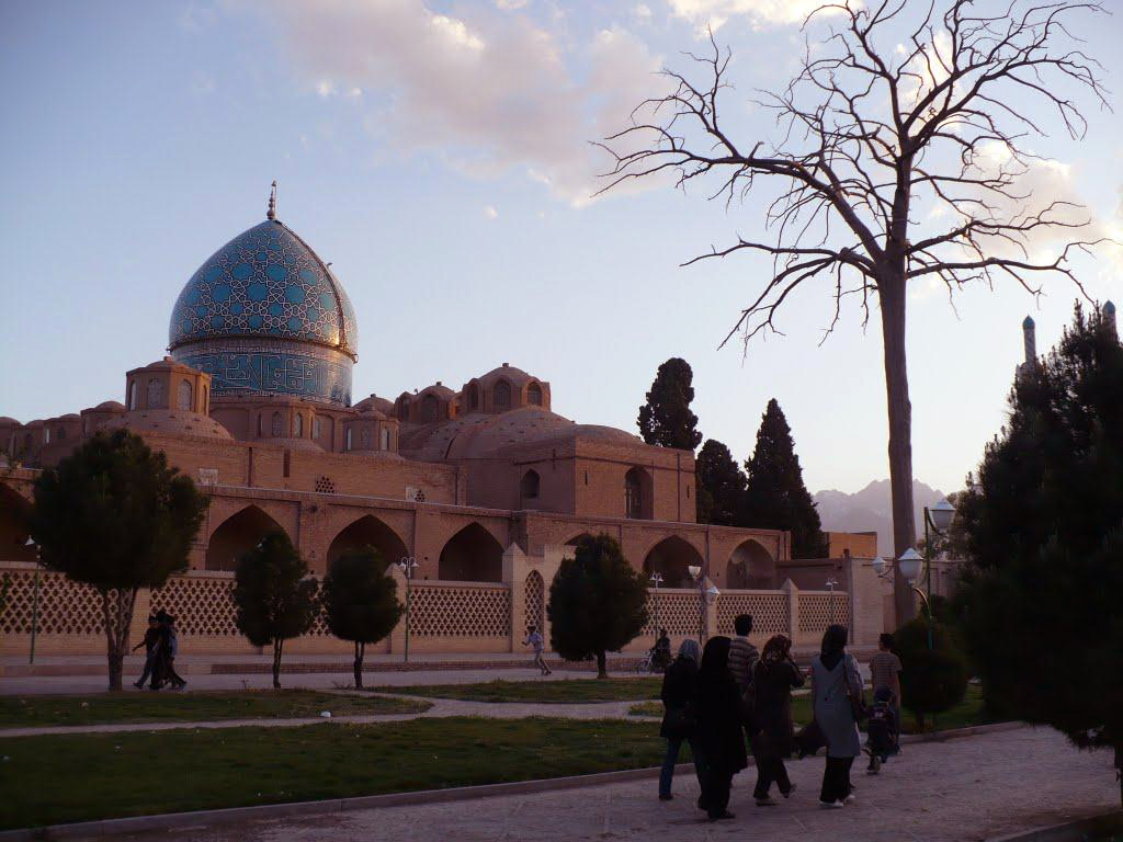 Uppersia Iran Travel blog: The decent shrine of Shah Nimatullah Vali.