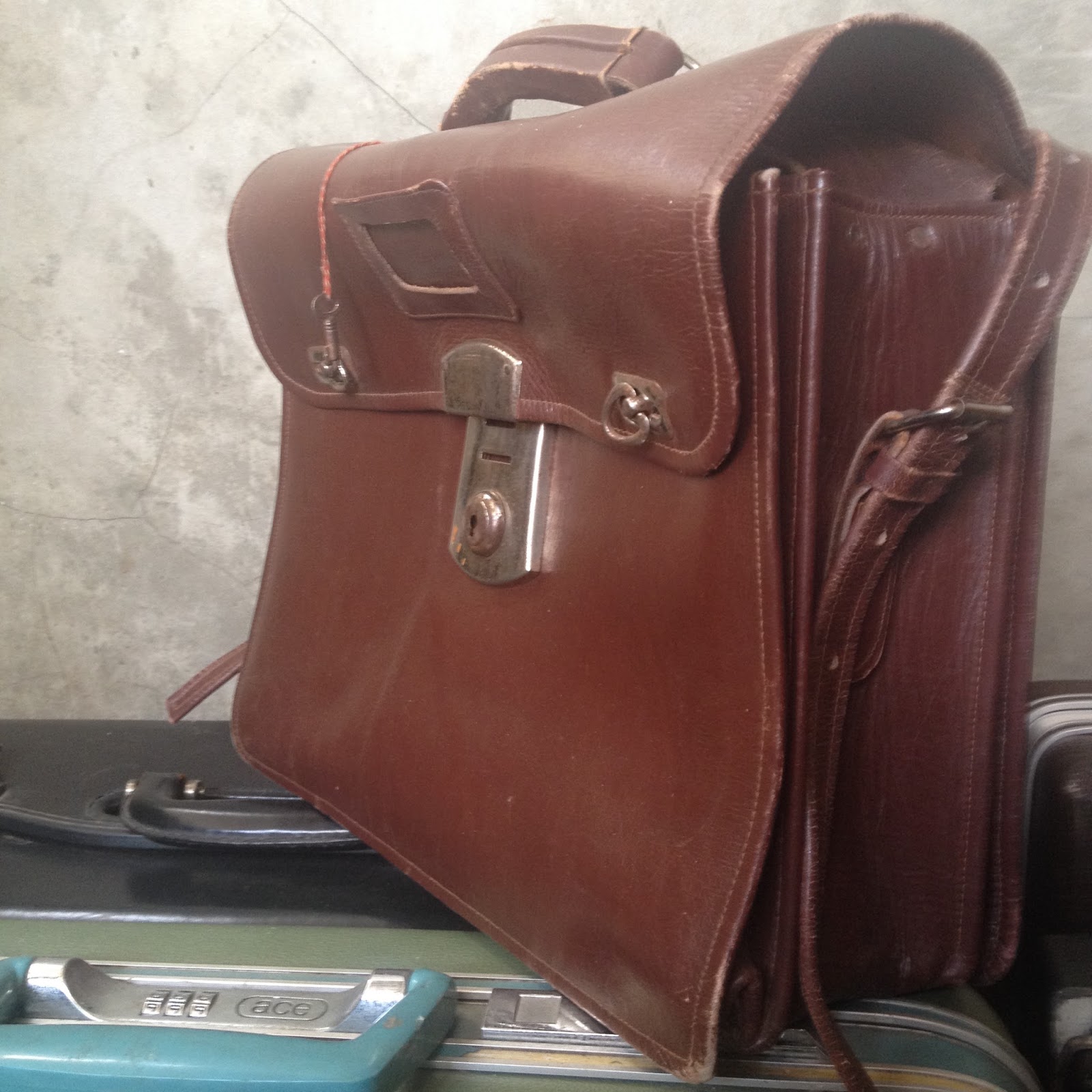 otak antique: Tas Kulit Jadul