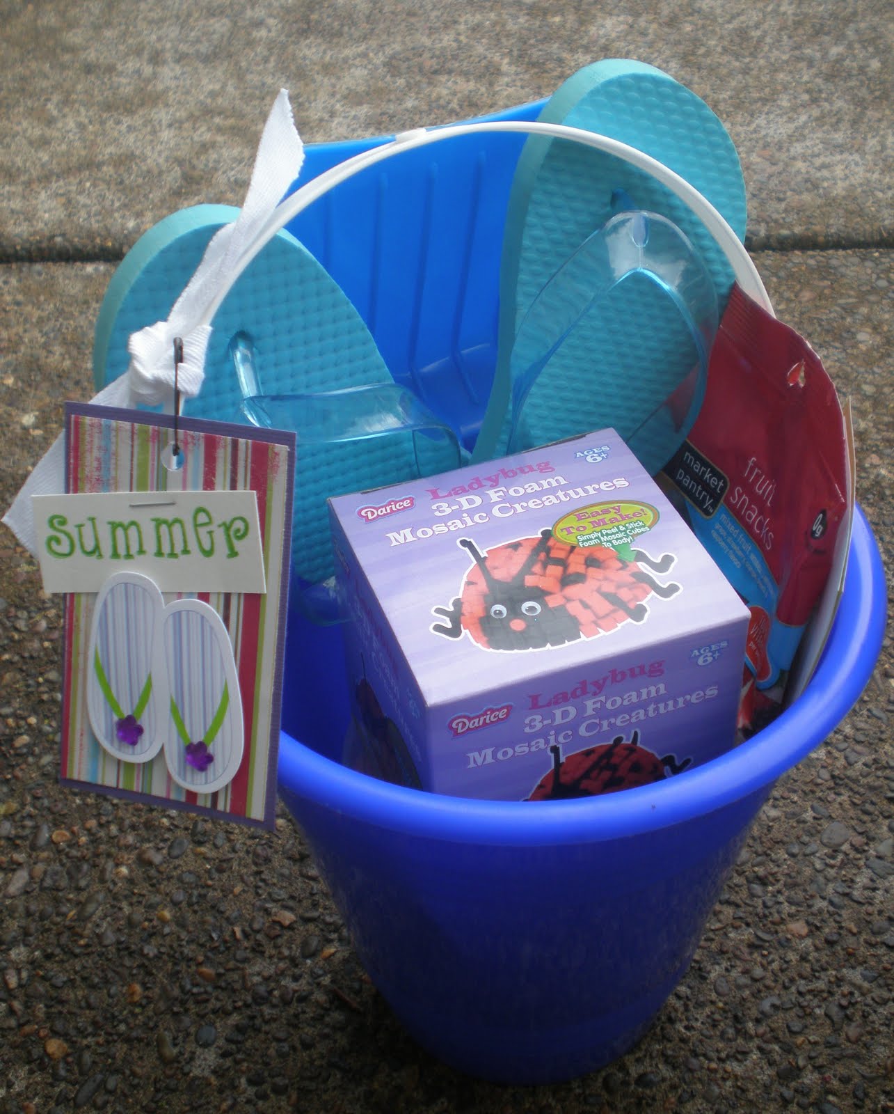 Our Pumpkin and Sweet Pea: End of school surprise...Summer fun buckets
