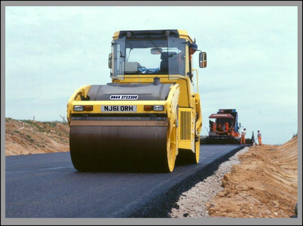 Mengenal jenis-jenis alat berat yang digunakan dalam konstruksi jalan ...