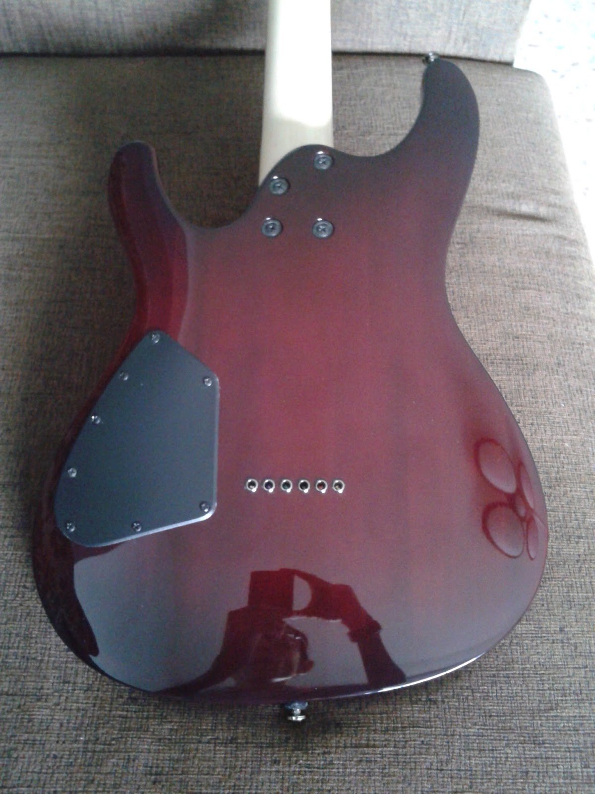 grin.guitar: Ibanez S421