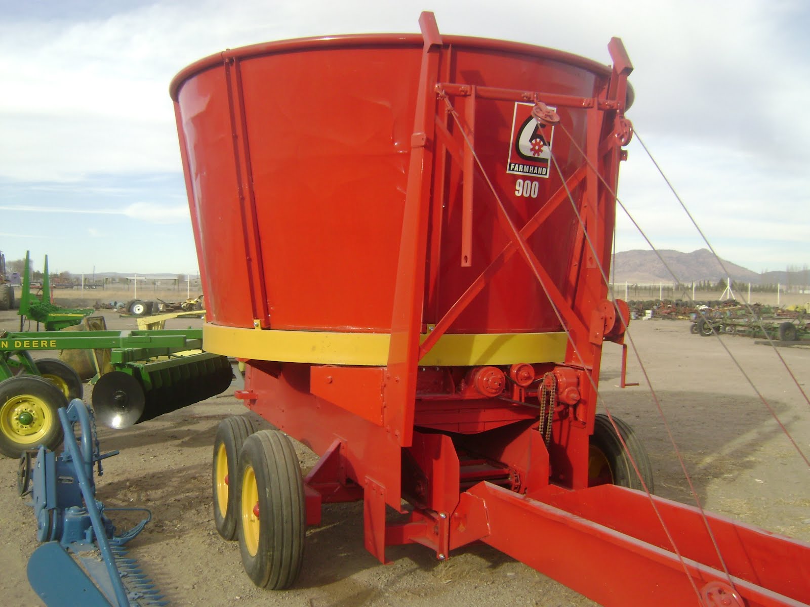 MAQUINARIA AGRICOLA INDUSTRIAL: Molino Farmhand 900 Incluye Banda ...