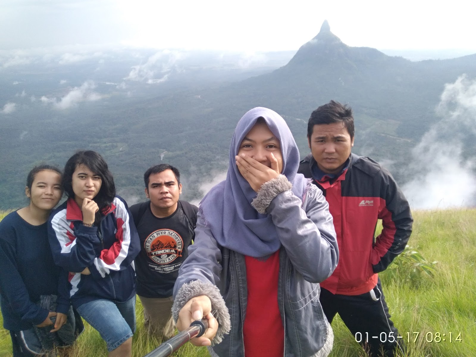 11 Spot Foto Keren Yang Wajib Kamu Lakukan Saat Travelling di Bukit ...