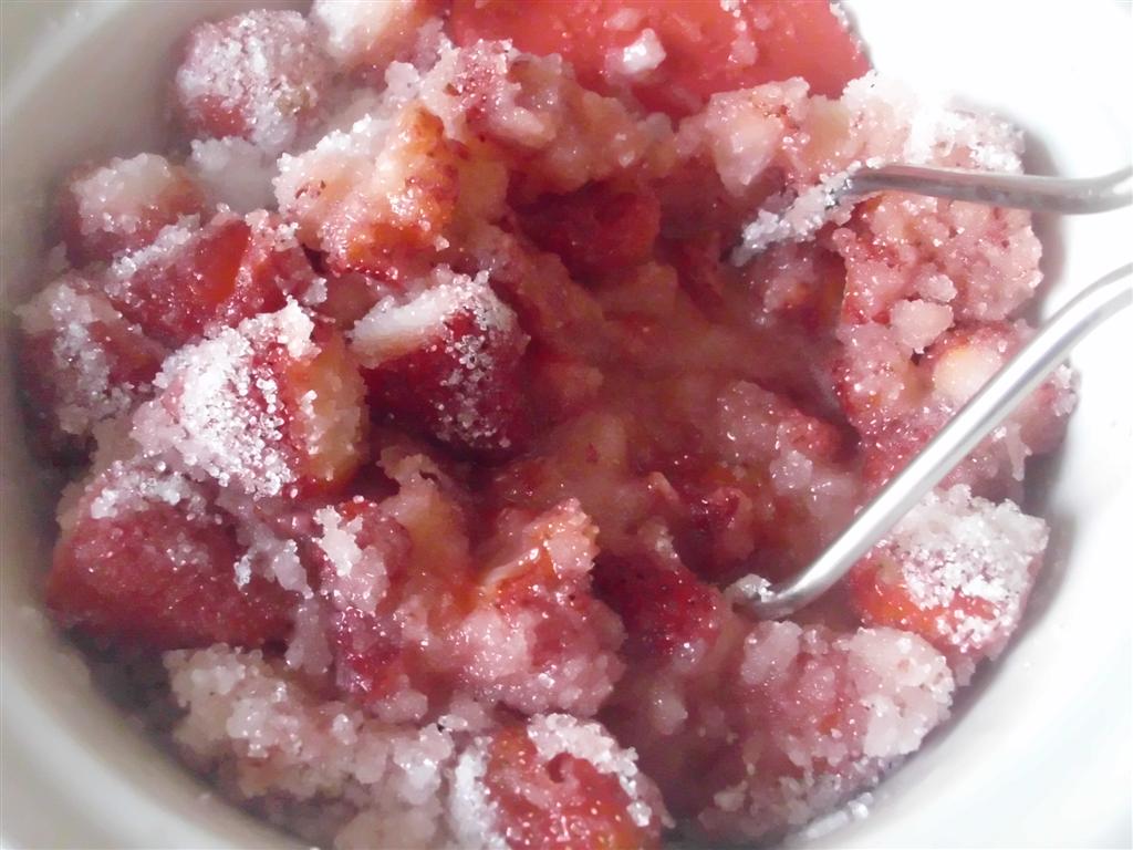 The Do-It-Yourself Mom: DIY 2 Ingredient Crock Pot Strawberry Jam