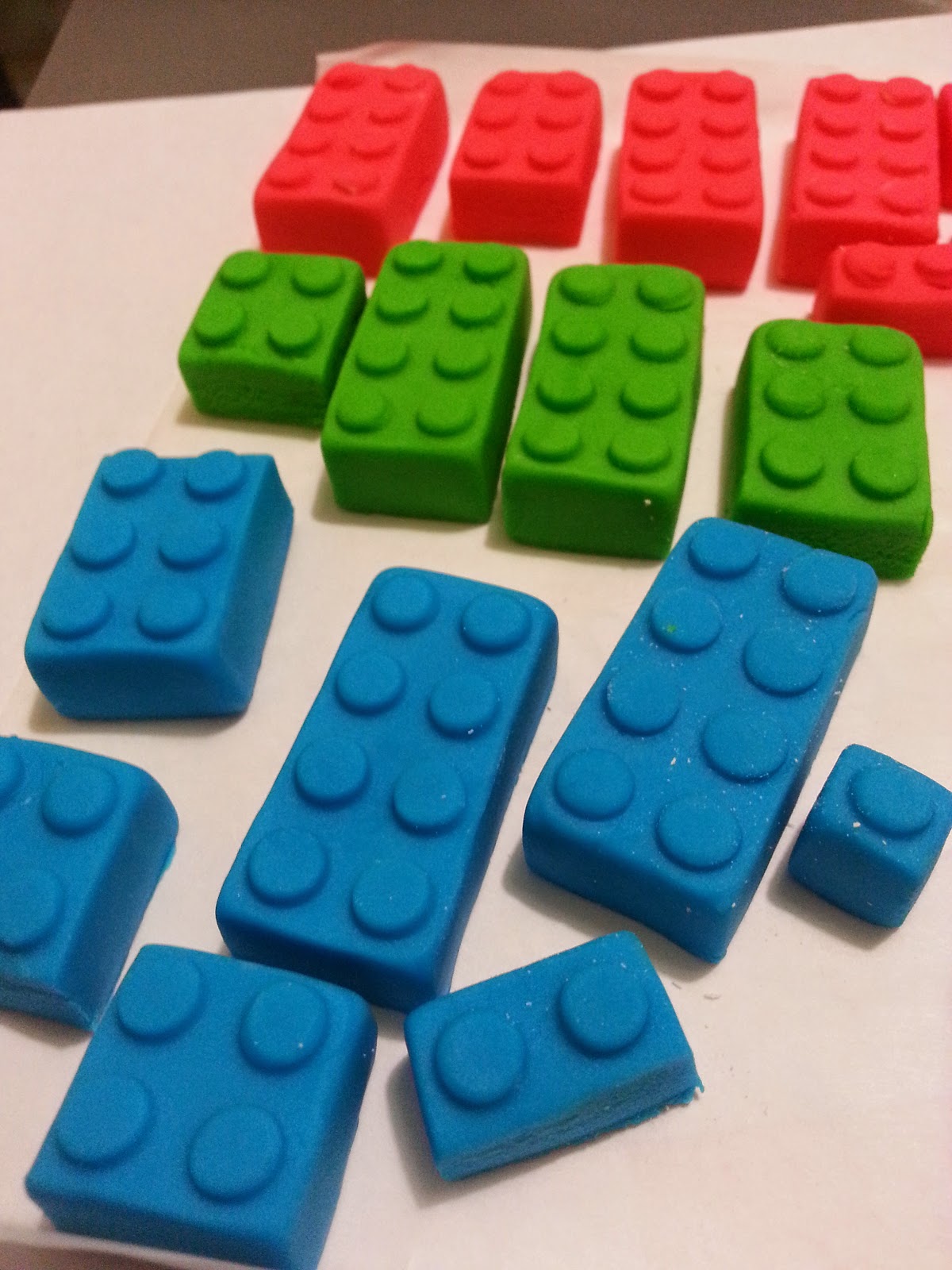 [Swaggy Simple Cakes]: Lego Marshmallow Pops, Lego Cookies and Lego Cake