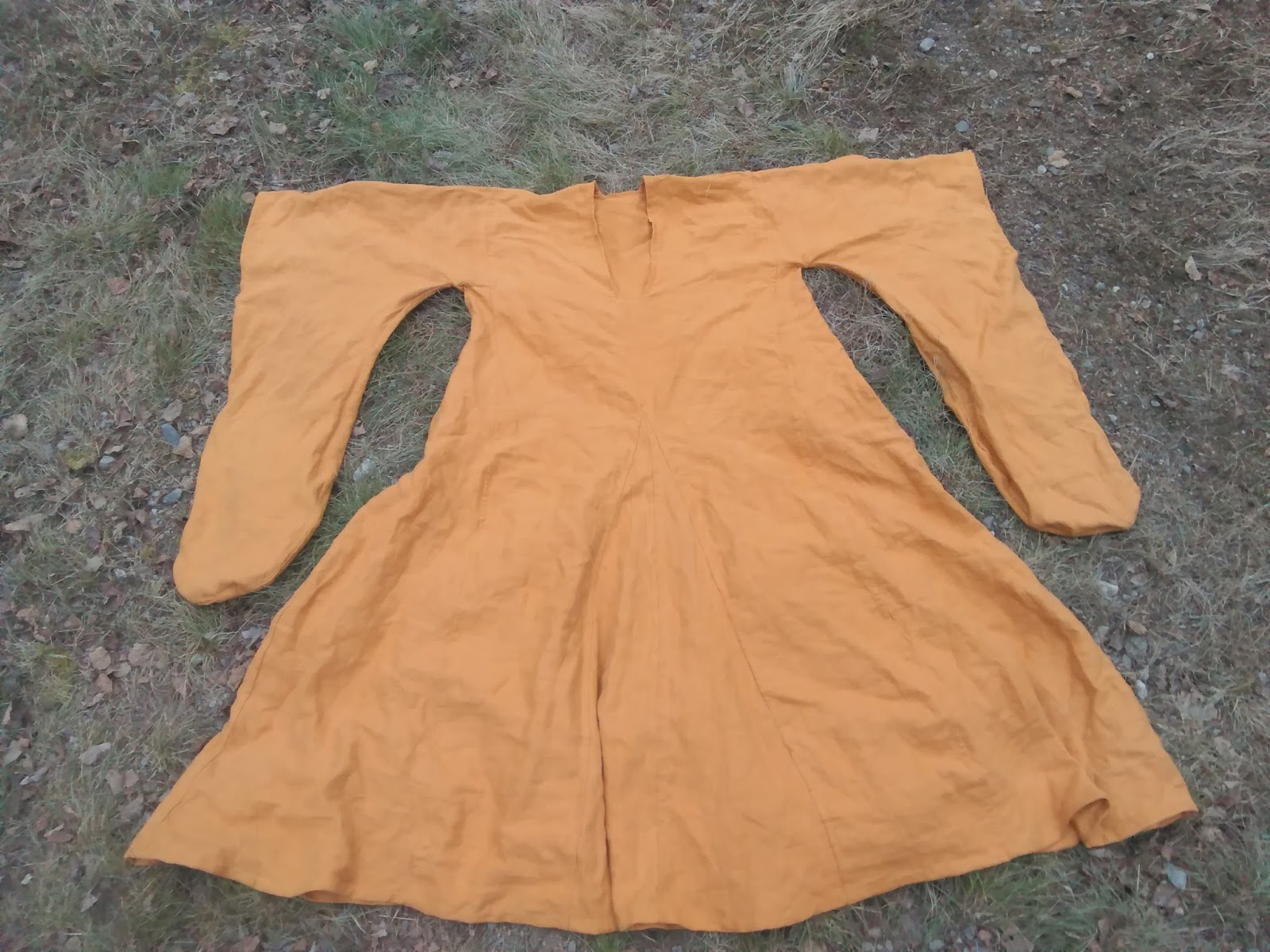 Matsukaze Workshops: Whose sleives hang trailing down Almost unto the ...