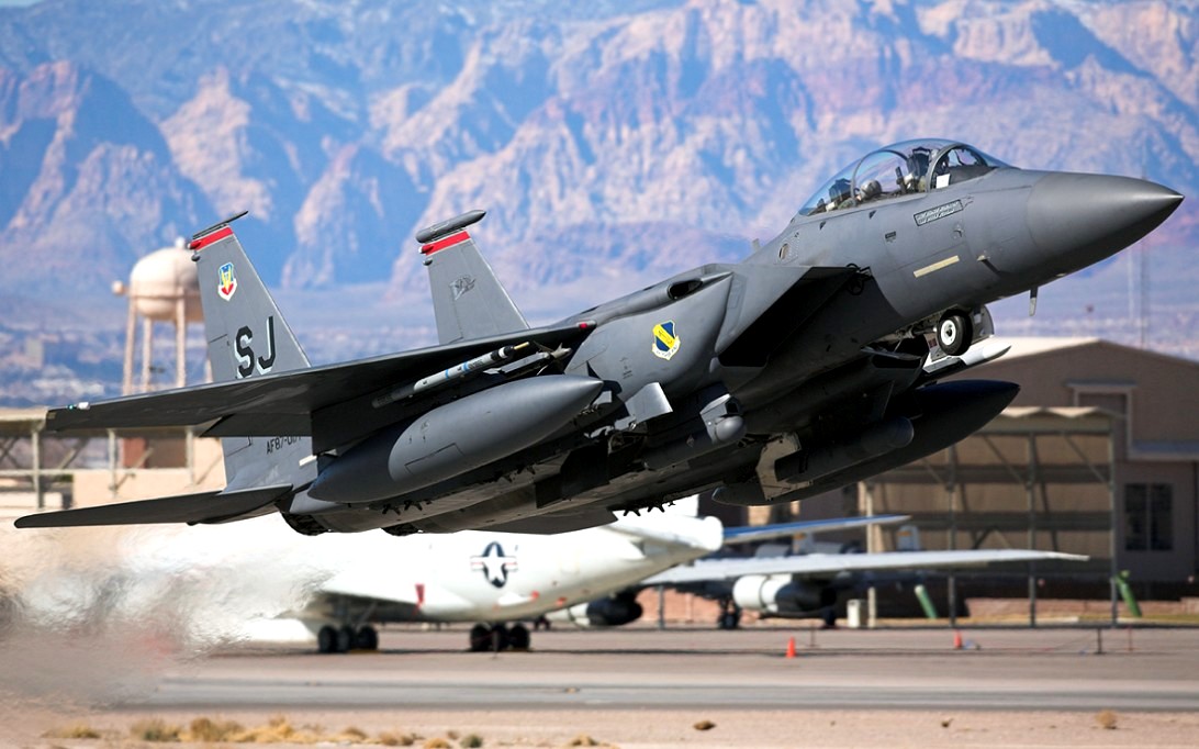 clicswallpaper: F-15 Eagle (wallpaper 2)