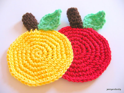 easy apple crochet coaster free pattern - Jenny & Teddy
