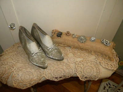 Cheryls * Cottage * Home: BEDROOM MAKEOVER WITH A LITTLE BURLAP & RUST