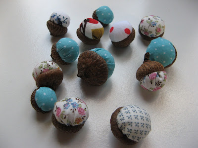Gingham Cherry: Day 19 - Fabric acorn tutorial