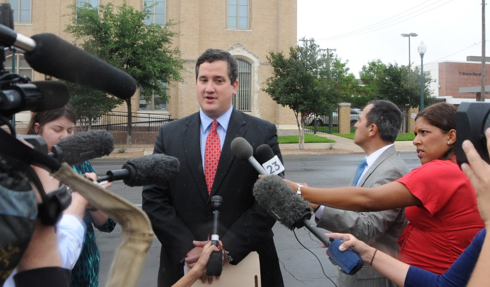 The Legendary: 'Agreed' discovery a bone in DA's race dog fight