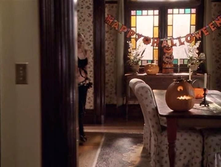 The Little White House On The Seaside: A Charmed Dining-Room