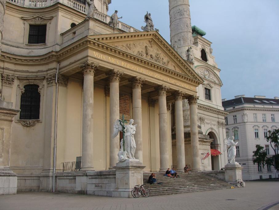 The City and the World: Die Karlskirche in Wien.