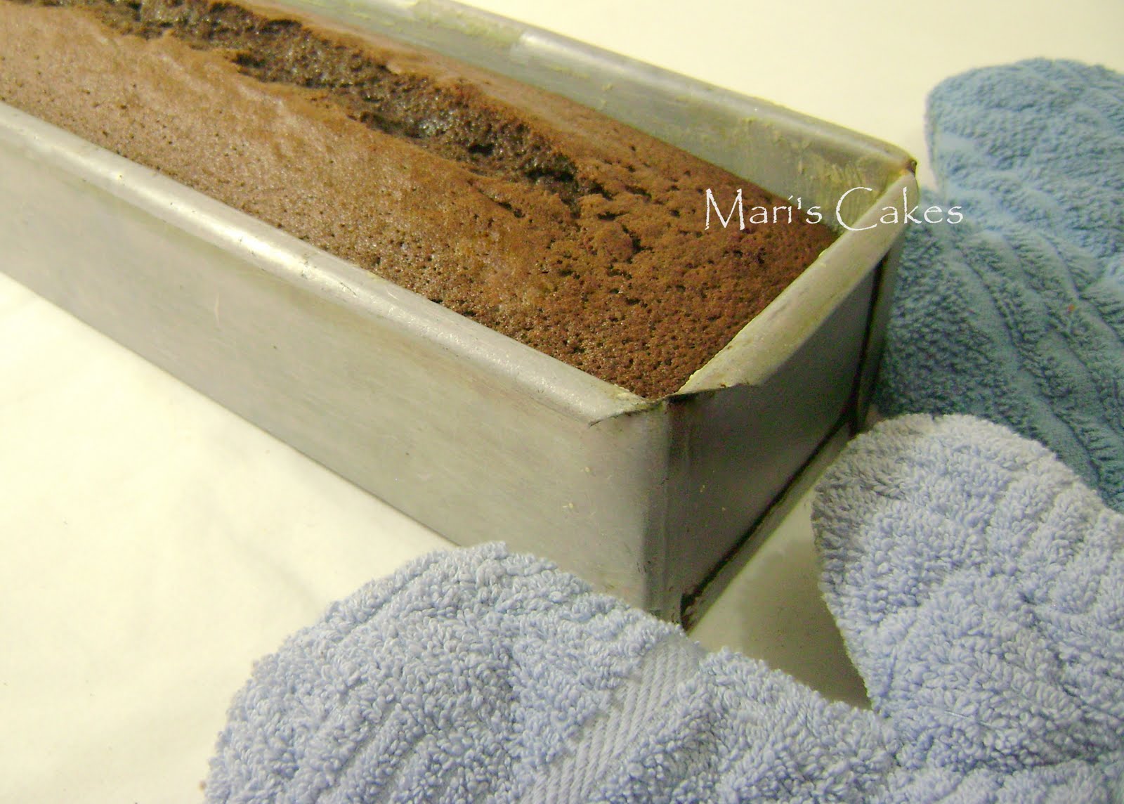 Chocolate Lamington Bar Cake | Mari's Cakes (English)