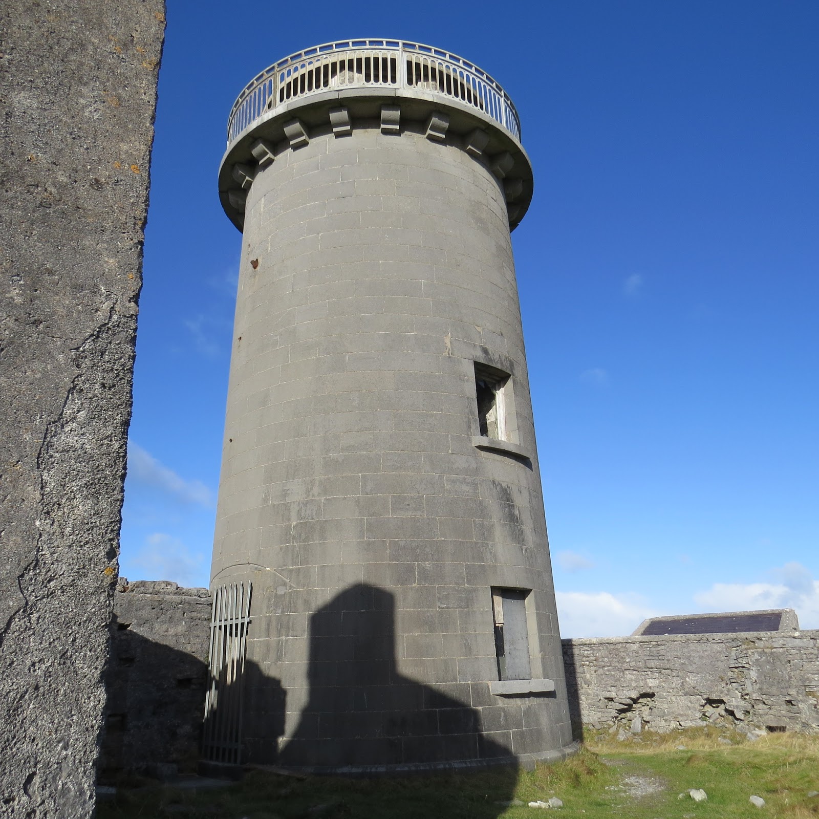 Pete's Irish Lighthouses: Inis Mor (Dun Oghil) Light