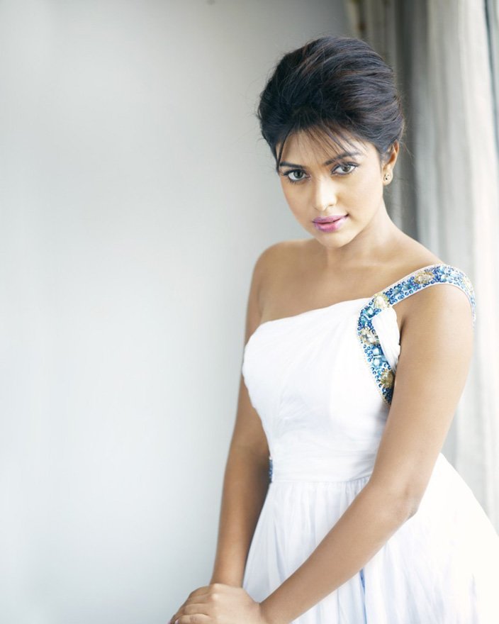 amala pal latest photoshoot - Tollywood Entertainment