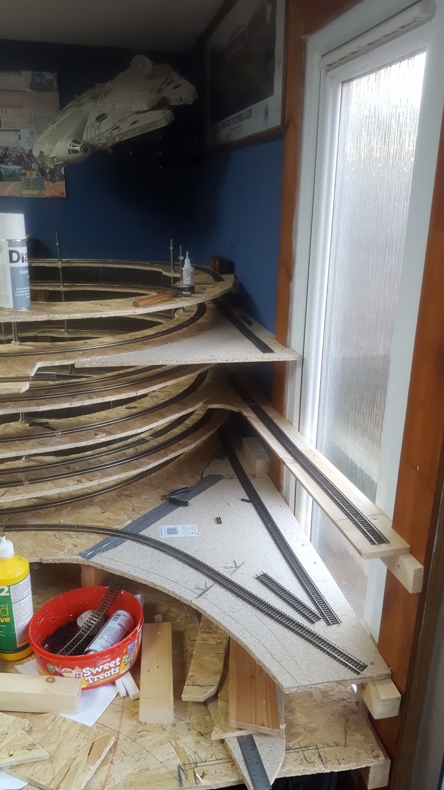 Lewis Lake Model Railroad: HO Helix Construction