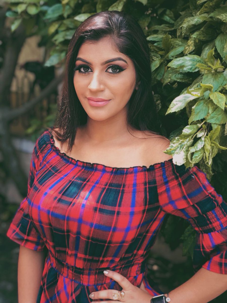 Gorgeous Actress Yashika Anand Hot Pics Hd Images