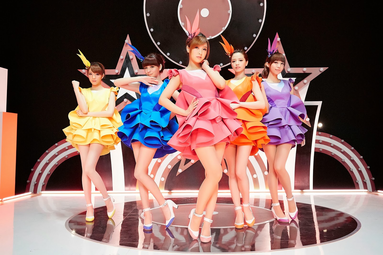 Popu Lady「媽媽送我一個吉他2013」 重現六 年代A-GO-GO大舞廳風潮 - WoWoNews