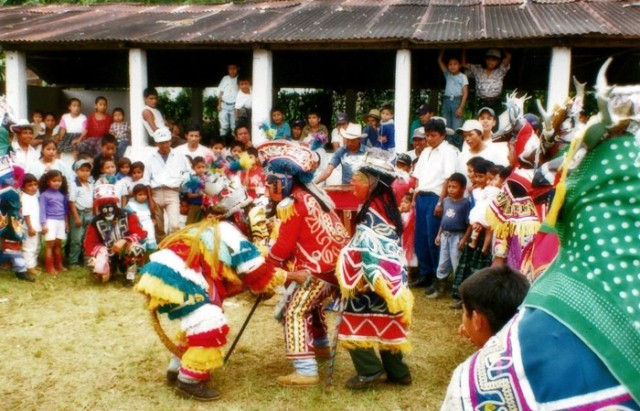 Cultura Maya Q´eqchi: FOLKLORE