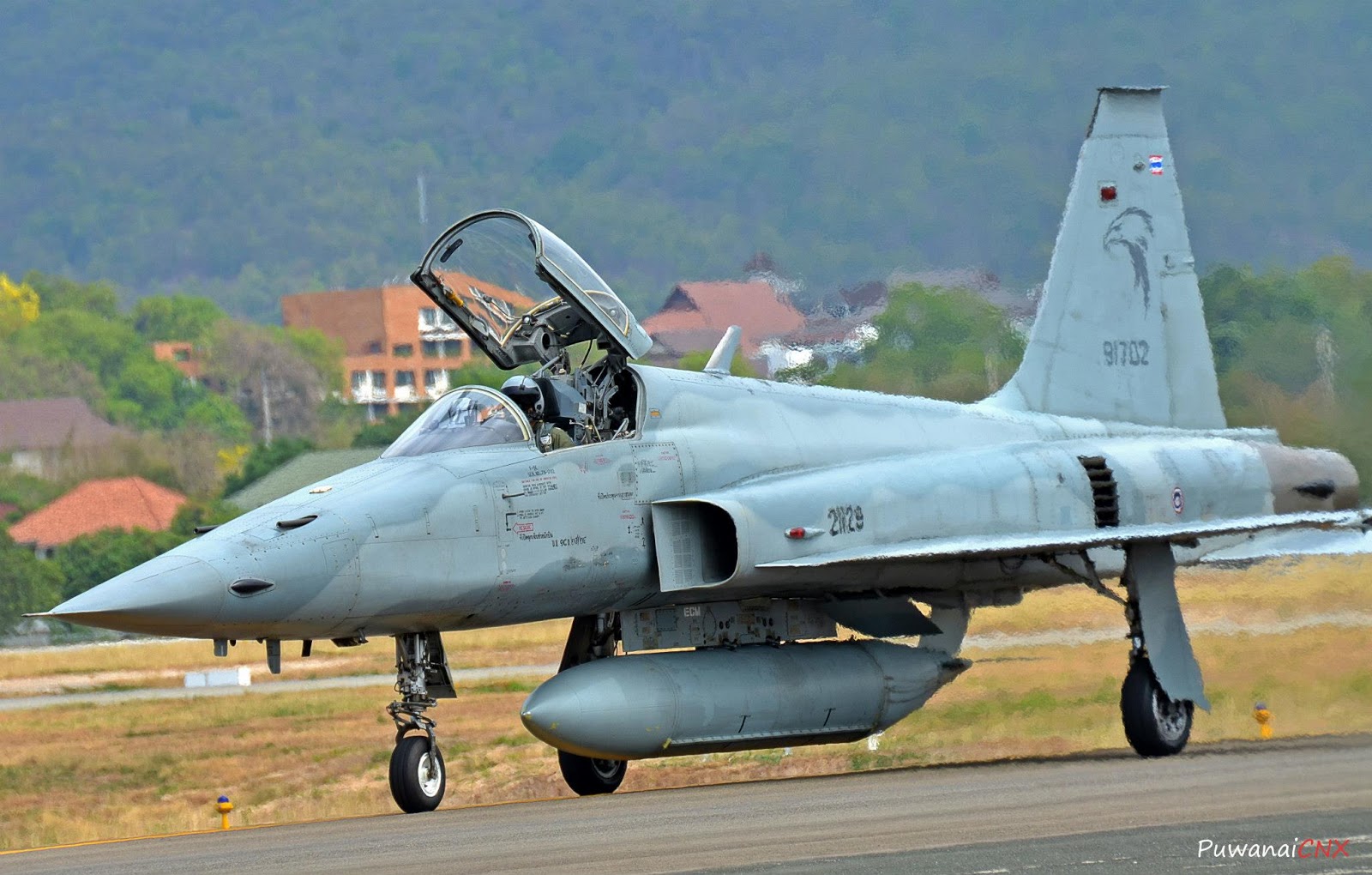 THAIDEFENSE-NEWS: F-5E ที่ เชียงใหม่