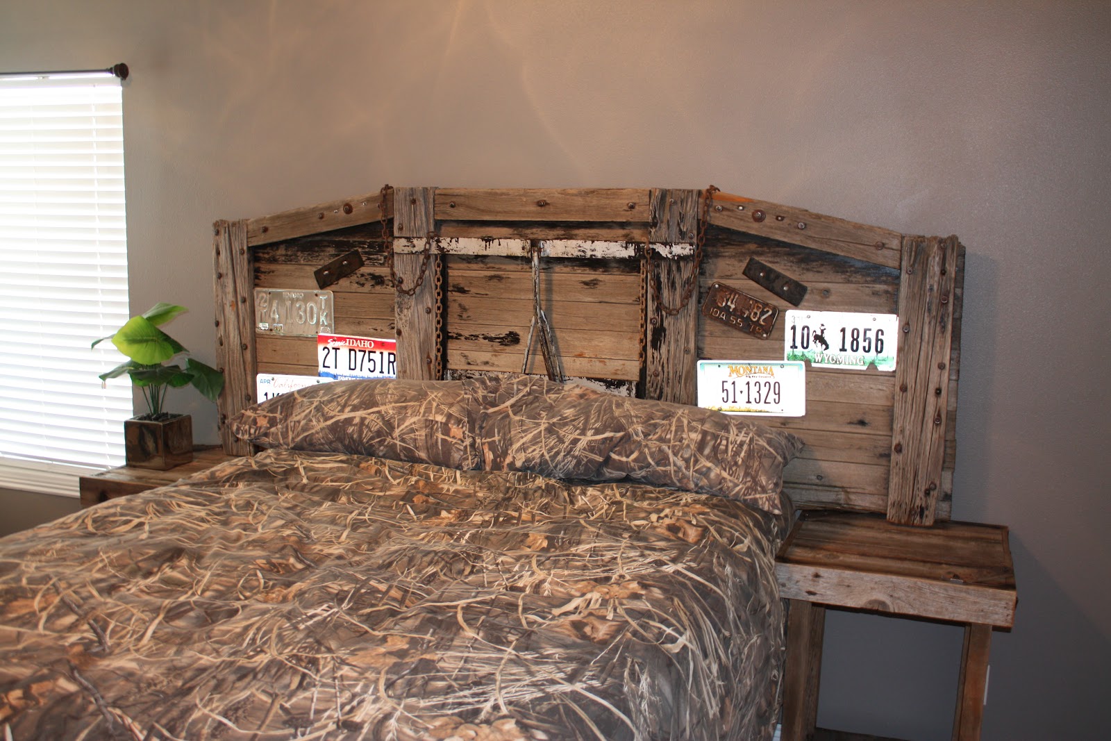 Reclaimed Rustics: Rustic Tailgate Headboard