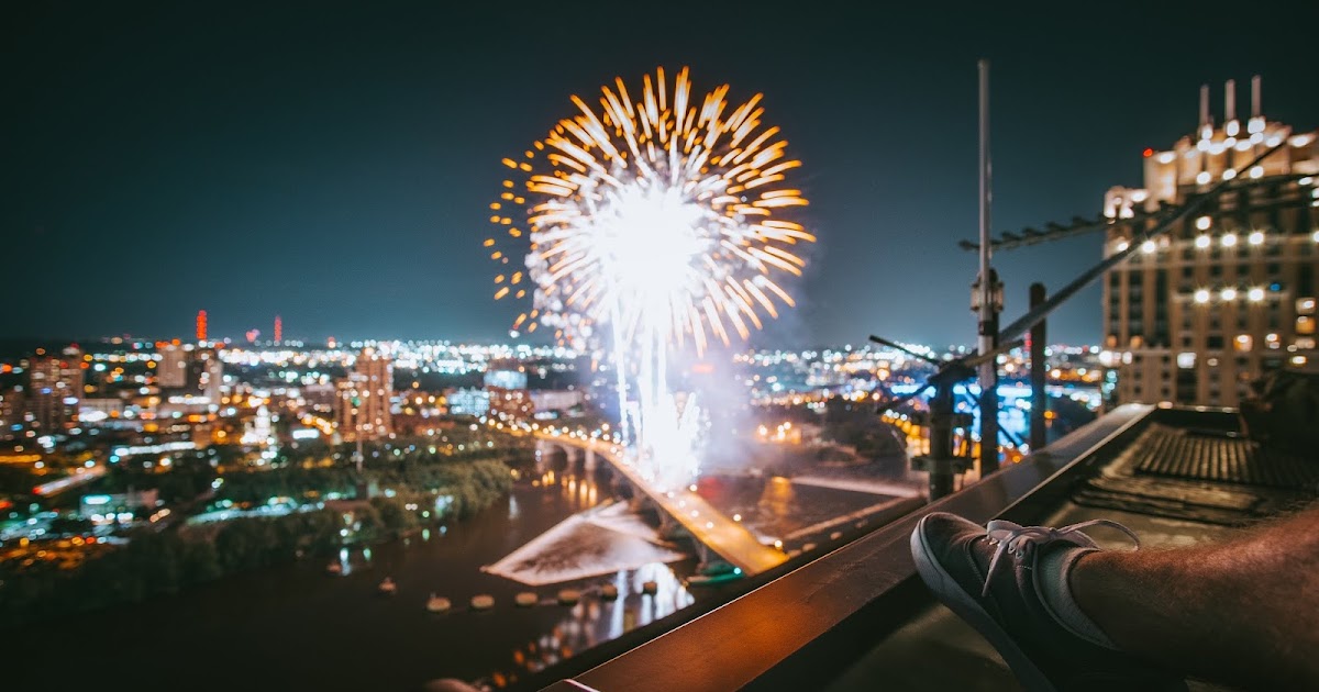 "Burst open" nghĩa là gì?