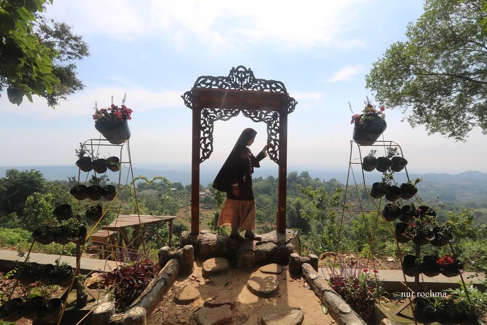 Ingin Foto di Taman Bunga? Coba deh, Mampir di Puncak Tapan Andongsari