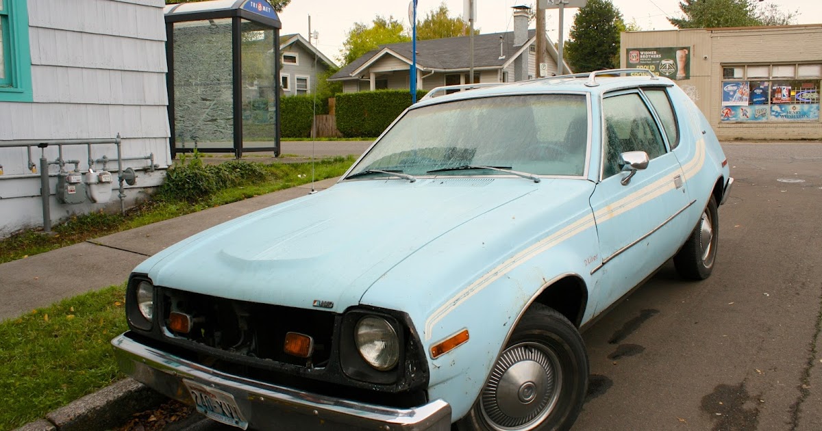 OLD PARKED CARS.: 1977 AMC Gremlin.