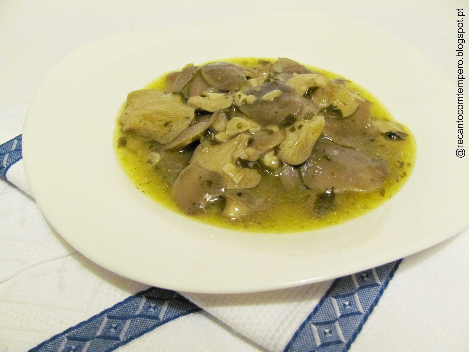 A vida de Nessy: Cogumelos Pleurotus à Bulhão Pato by Recanto com Tempero