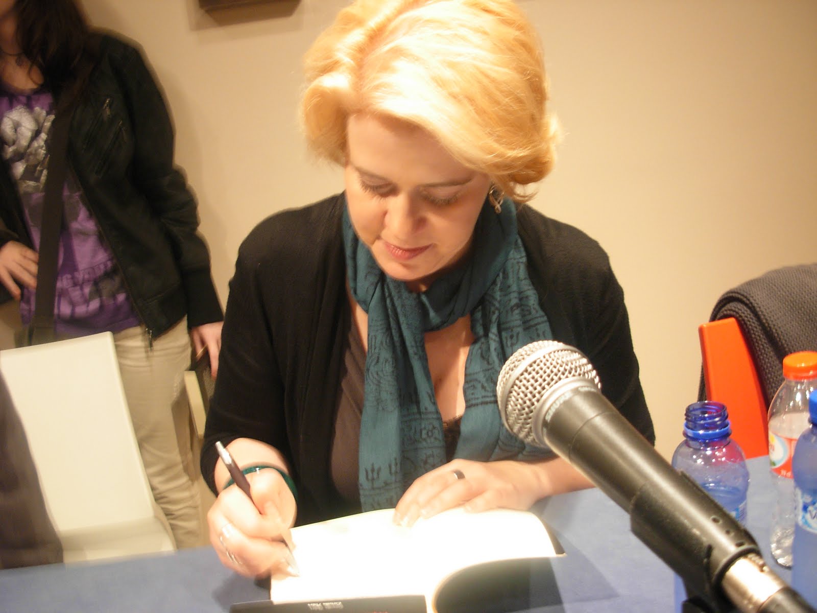 Les coses de la Marta: Crònica/ crónica presentació/n Claudia Gray ...