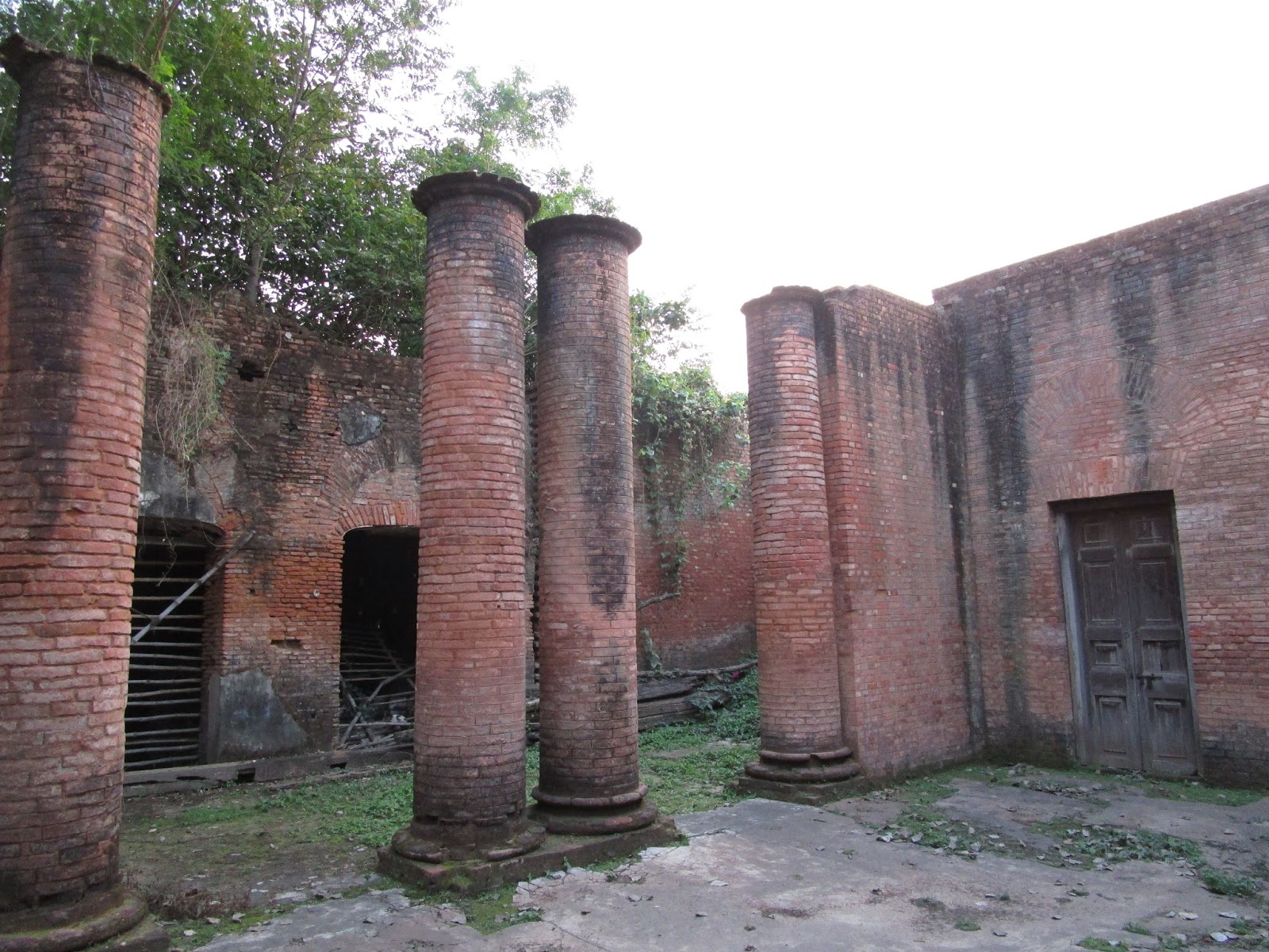 Astounding Bengal: CLIVE HOUSE (BAROKOTHI)