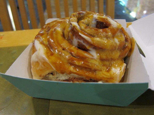 Review: Cinnabon - Pumpkin Caramel Classic Roll