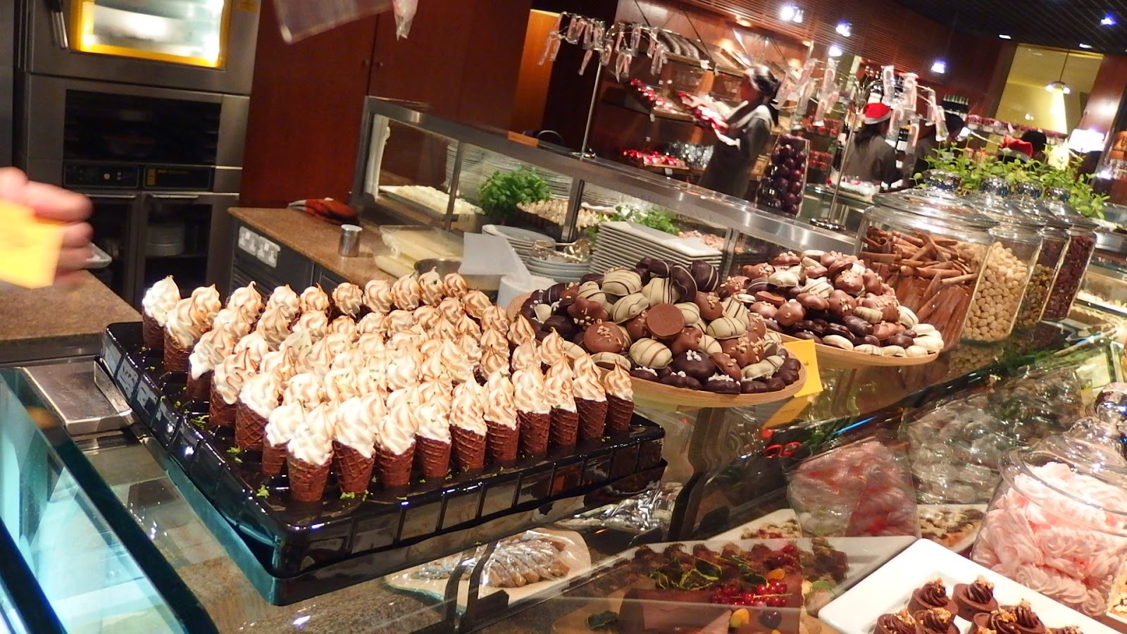 SuMMeR LoVes To Eat! Singapore Food Blog: Christmas Eve Dinner Buffet ...