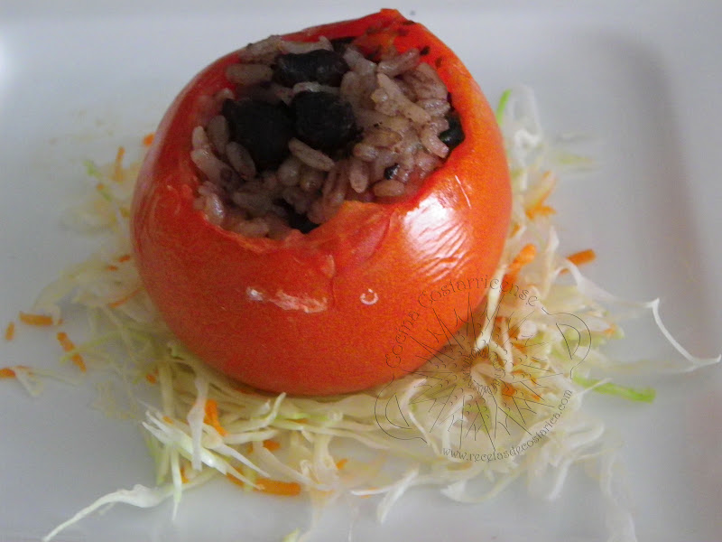 Cocina Costarricense: tomates rellenos de gallo pinto