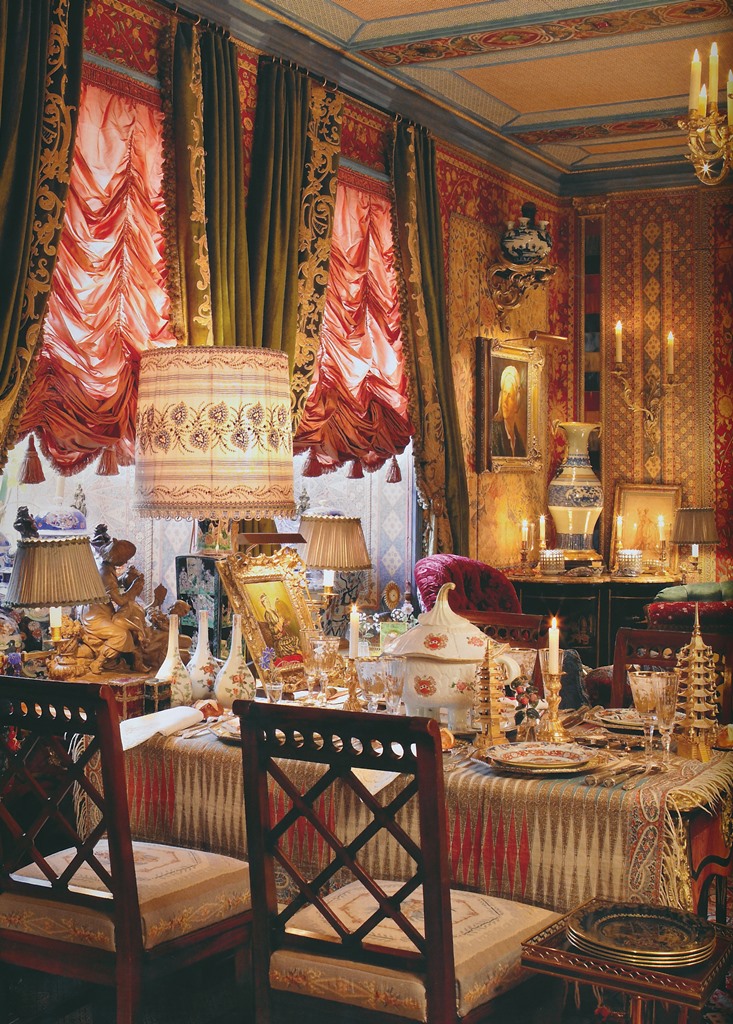 The Peak of Chic®: The Classics: The Telescoping Table