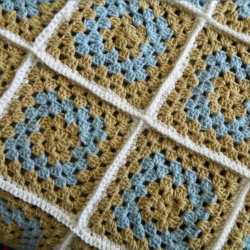 Crochet Guide: Modern Traditional Granny Square Blanket Crochet Guide: Modern Traditional Granny Square Blanket