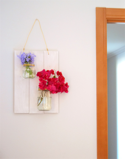 La chica de la casa de caramelo: Jarrón flotante